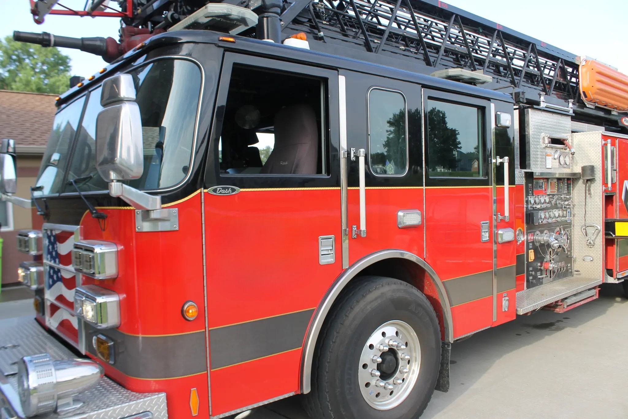 2002 Pierce 105 ft. Steel Aerial Ladder/Quint - Pierce for Sale | Garage